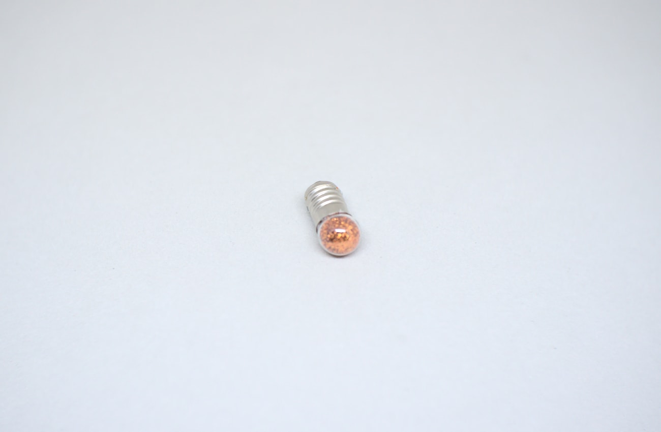 Cómo hacer un collar con bombillas para linterna