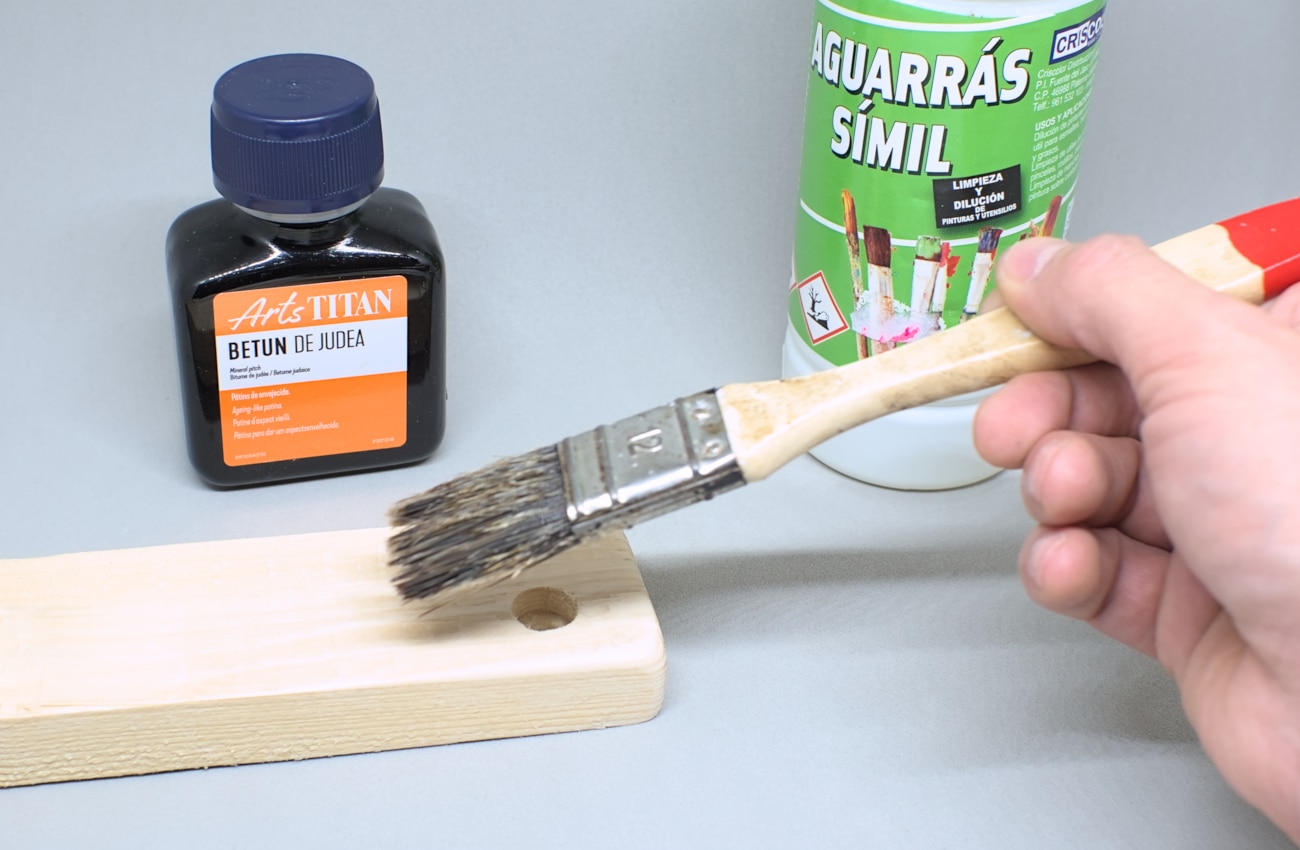Cómo hacer un portagafas de pared con madera reciclada de un palé